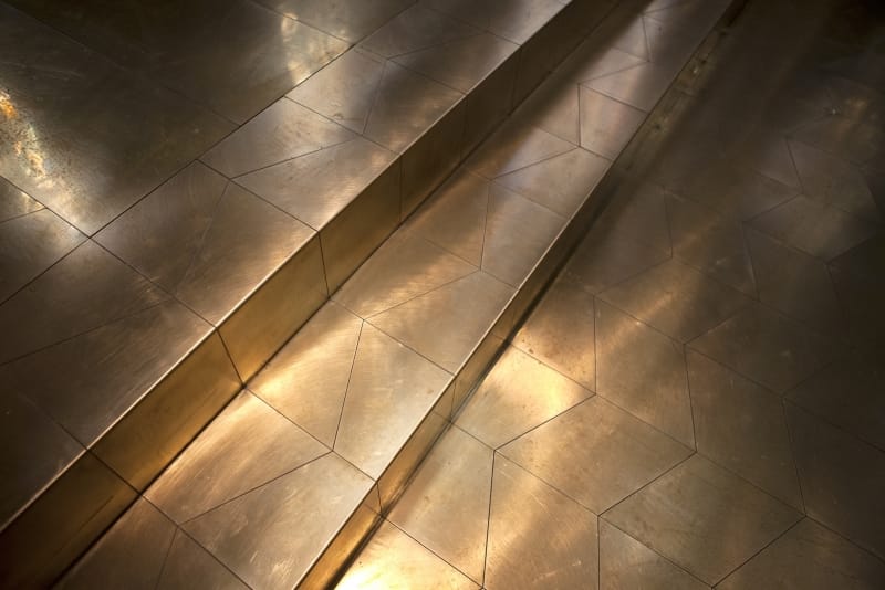 Messing vloer in Sint Janskerk Gouda - Architectuur.nl